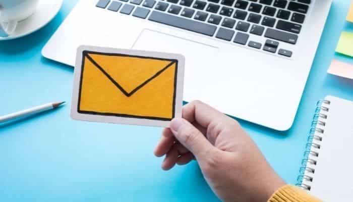 Email Quotes from Famous People – Funny, Insightful, and Surreal