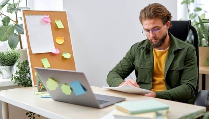 8 Ways to Maximize Your Workday with Asynchronous Communication